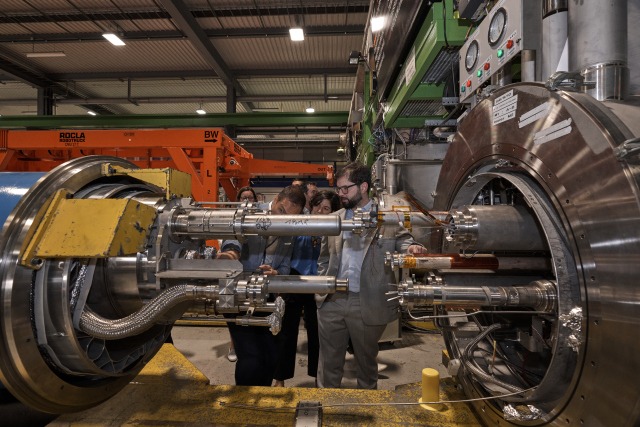 Investigadores USM participan en visita del presidente Boric al CERN ...