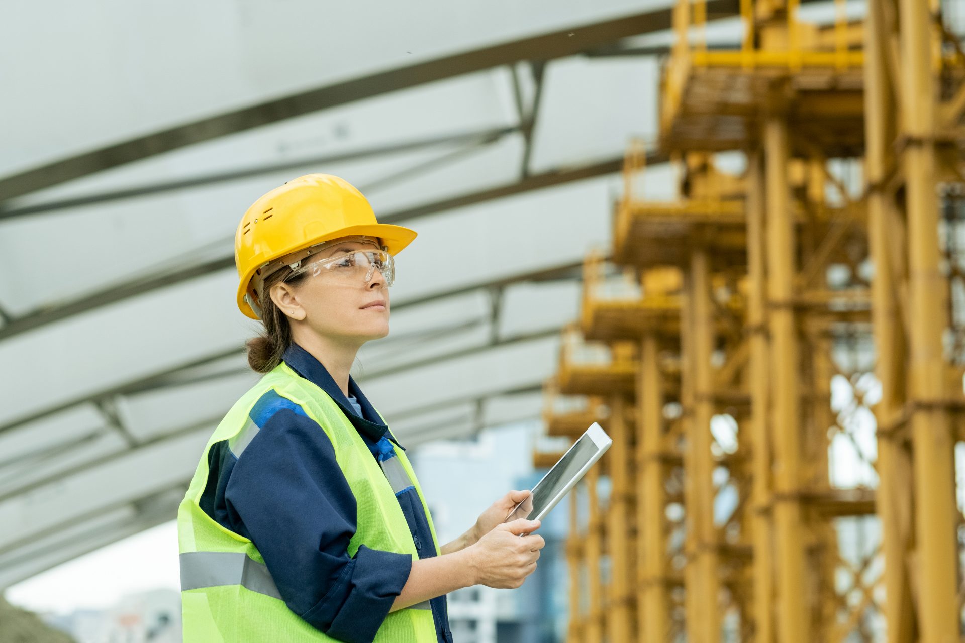 Abordan desafíos de la participación femenina en la construcción ...
