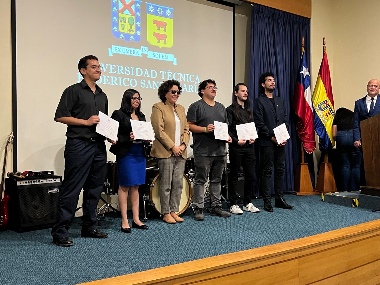 USM premia a sus estudiantes destacados - Universidad Técnica Federico ...