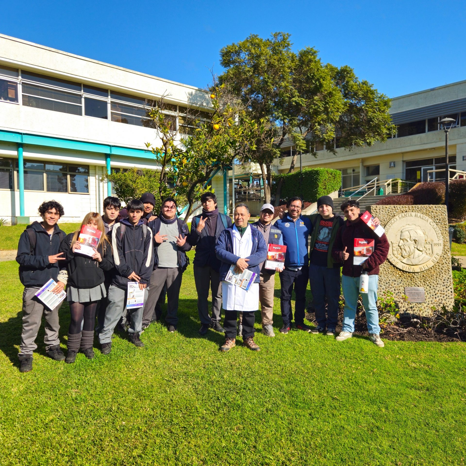 Estudiantes de la Escuela Industrial de Valparaíso visitan laboratorios ...