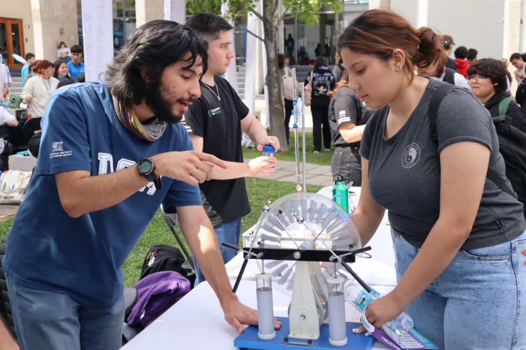 Estudiantes de todo Chile participan en una nueva edición de Puertas ...